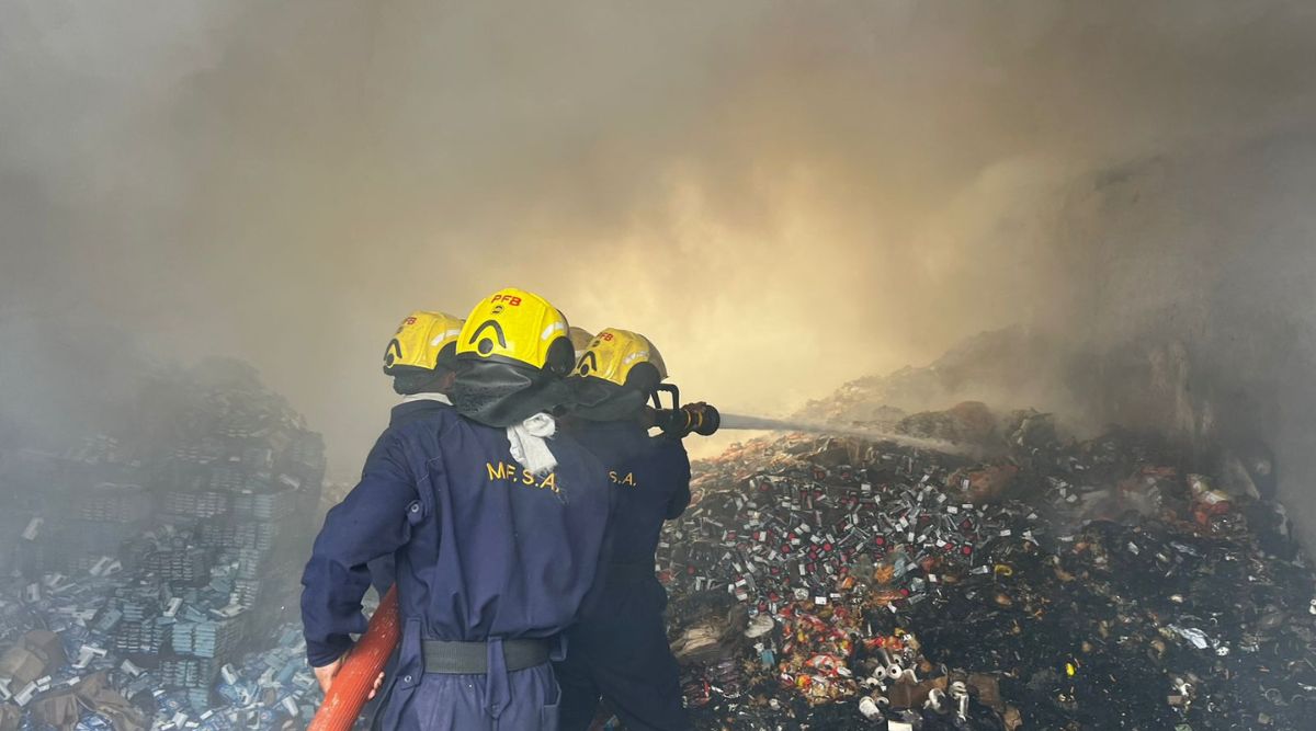 Massive fire at godown cluster in Kondhwa, dozen storage sheds gutted ...