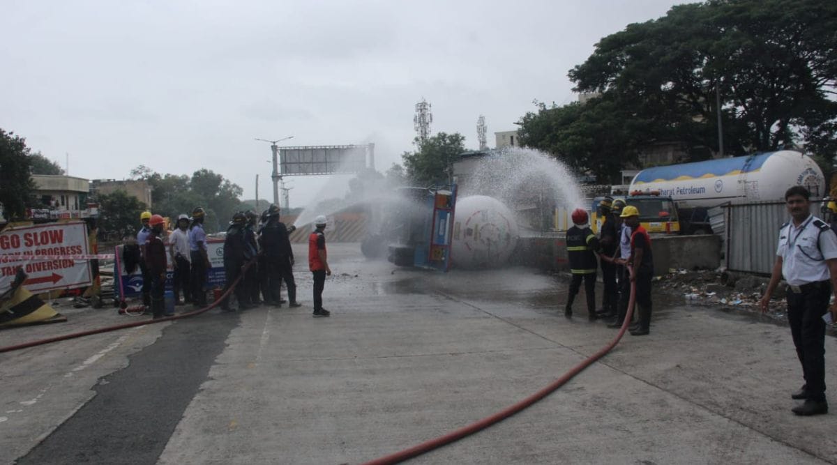 Tanker carrying LPG overturns near Nigdi, traffic on Pune-Mumbai ...