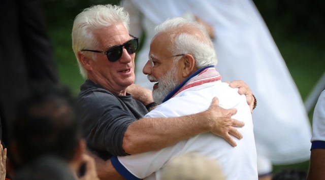 Richard Gere hugs PM Narendra Modi during Yoga Day event at UN ...