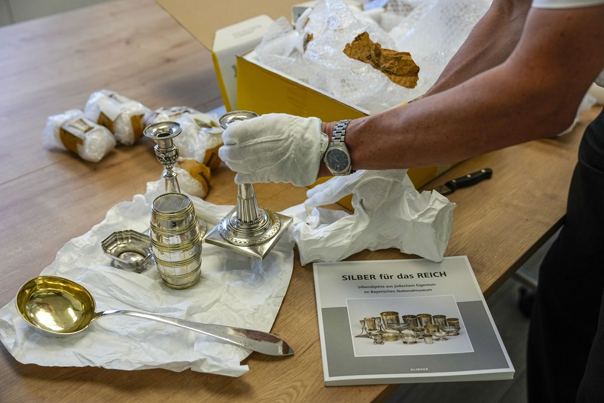 As a stolen silver sleuth, German curator returns heirlooms Jewish ...