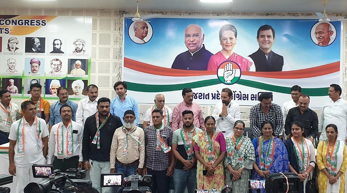 100 AAP leaders and workers join Gujarat Congress | Ahmedabad News ...