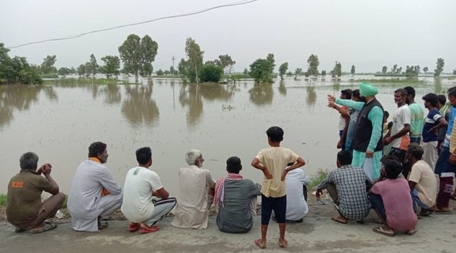 Punjab floods: Overflowing Kasur Nullah puts 31 Tarn Taran villages in deep water | Chandigarh ...