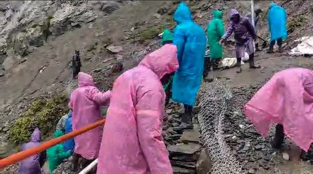 Pilgrims from Surat stranded in Amarnath to be evacuated once weather ... Pilgrims from Surat stranded in Amarnath to be evacuated once weather ...