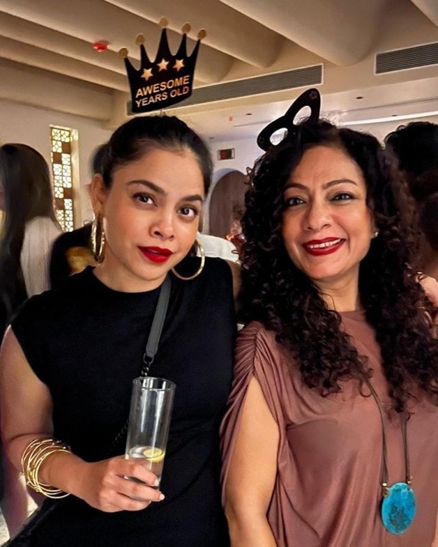 Urvashi Dholakia turns 44 ‘surrounded by a beautiful family, and the ...