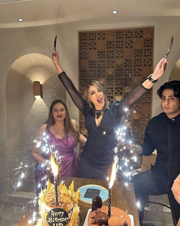 Urvashi Dholakia turns 44 ‘surrounded by a beautiful family, and the ...