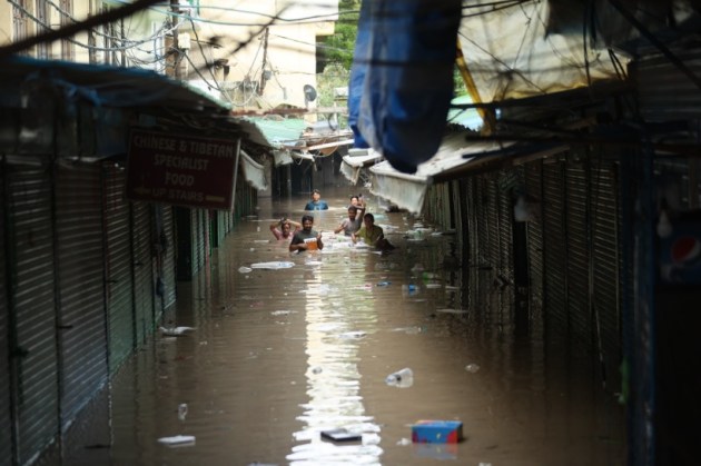 Low-lying areas in Delhi flooded as Yamuna flows at all-time high ...