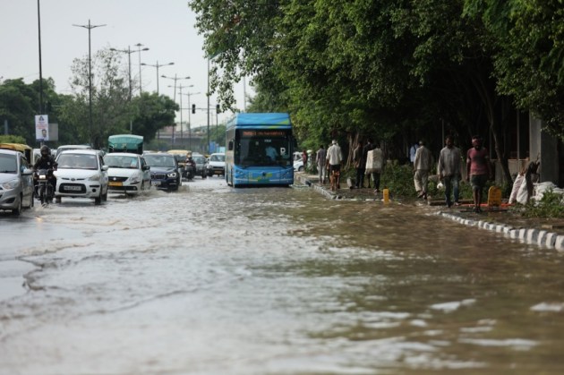 Low-lying areas in Delhi flooded as Yamuna flows at all-time high ...