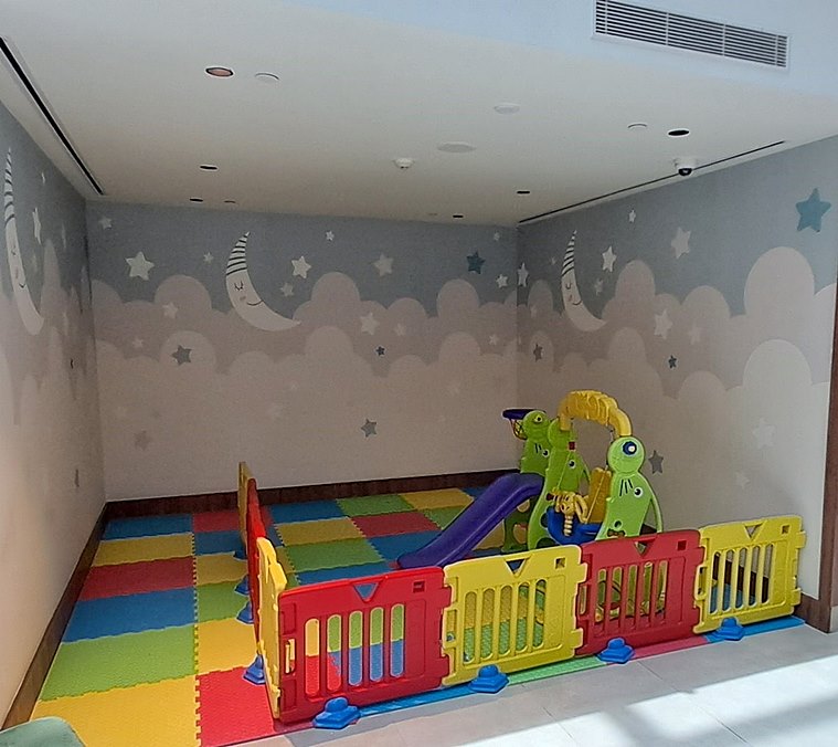 Business, first-class international flyers get exclusive lounge at ...