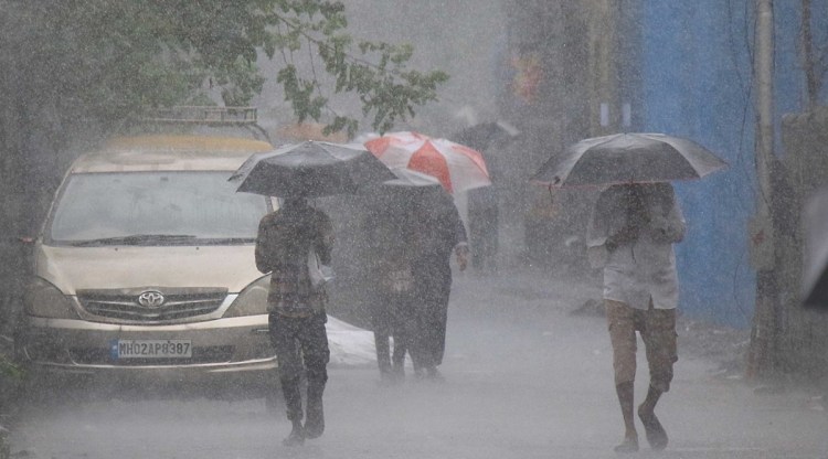 Mumbai Rains Highlights: Heavy rains lash Raigad while Mumbai ...