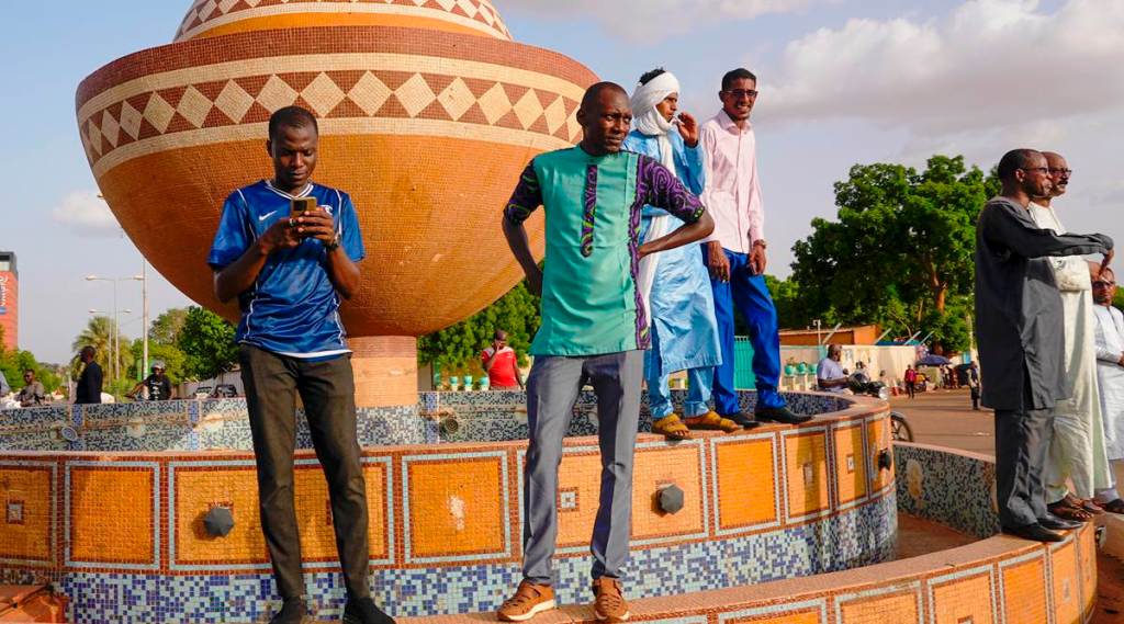 Niger’s foreign minister calls for the president’s release after ...