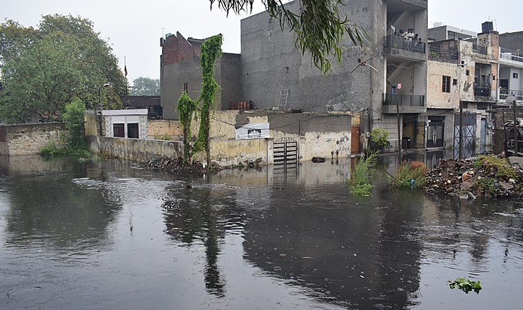 Ludhiana: Polluted stream Buddha Nullah overflows after heavy rains ...