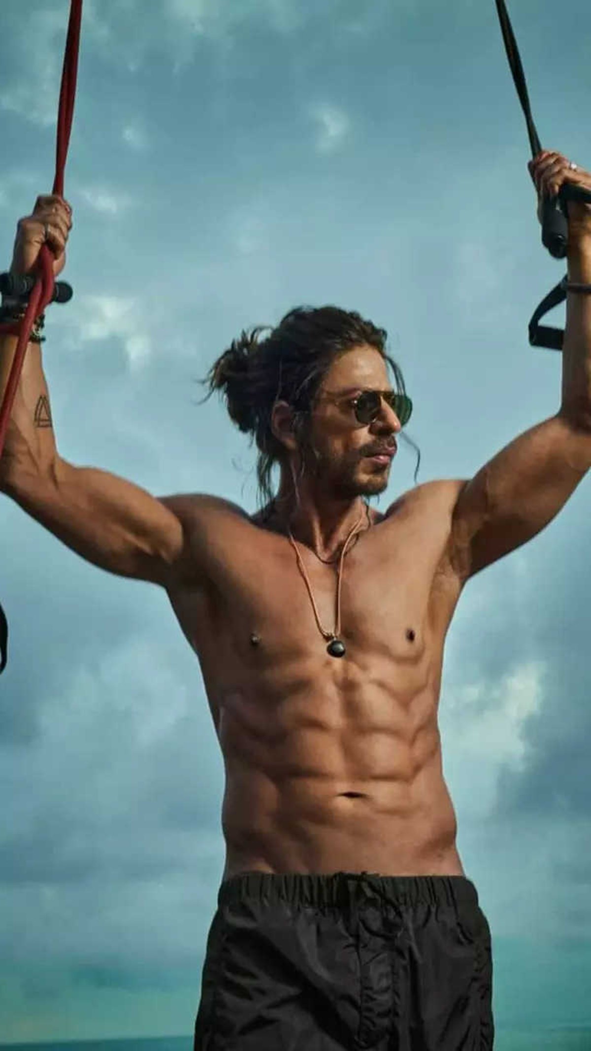 Shah Rukh Khan sports a bald head in Jawan prevue, check out his iconic ...