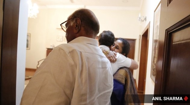 Amid NCP crisis, Rahul Gandhi meets Sharad Pawar to extend support ... Amid NCP crisis, Rahul Gandhi meets Sharad Pawar to extend support ...
