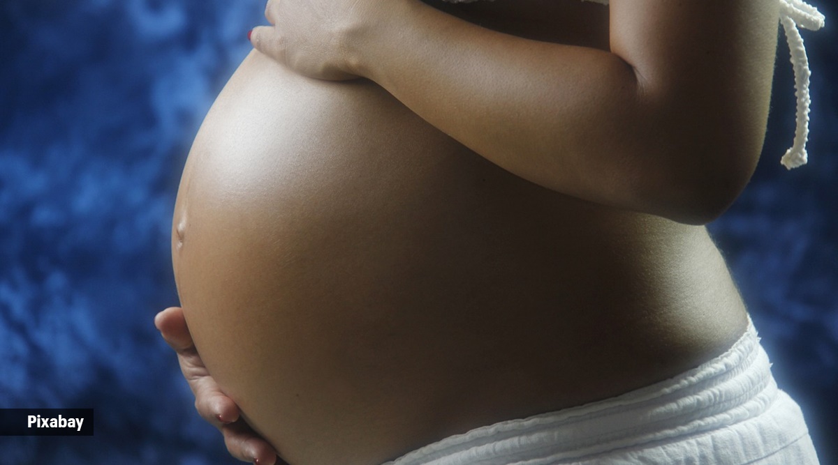 Linea nigra: When does the pregnant belly line appear and why? | Health ...