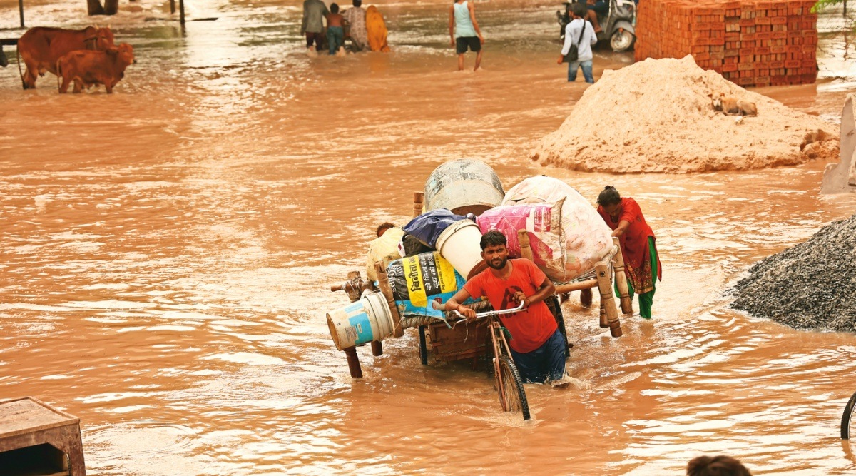 In Delhi, water level on the rise in Yamuna but river embankment intact ...