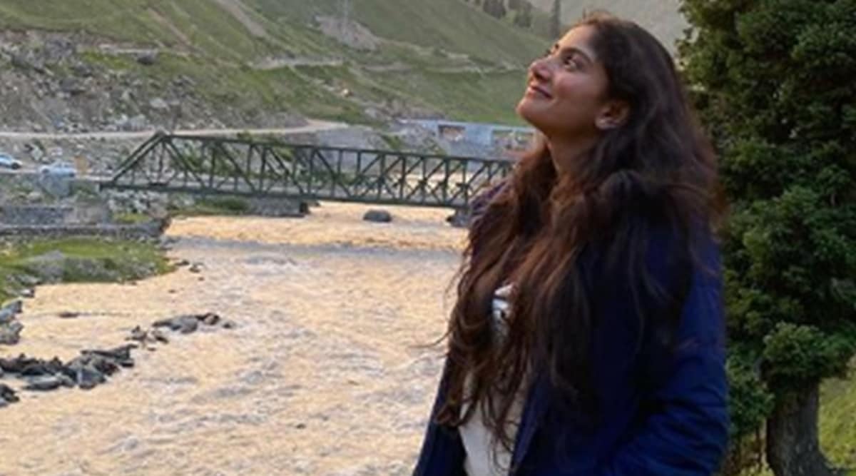 South Indian actor Sai Pallavi completes Amarnath Yatra with parents ...