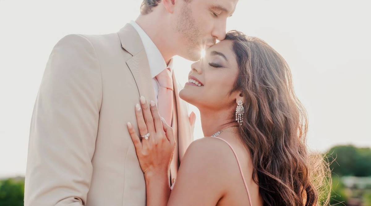 Sreejita De looks dreamy in photos from court marriage to Michael Blohm ...