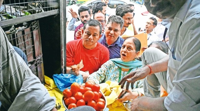Centre begins sale of tomatoes at discounted Rs 90 a kg in Delhi | India News - The Indian Express