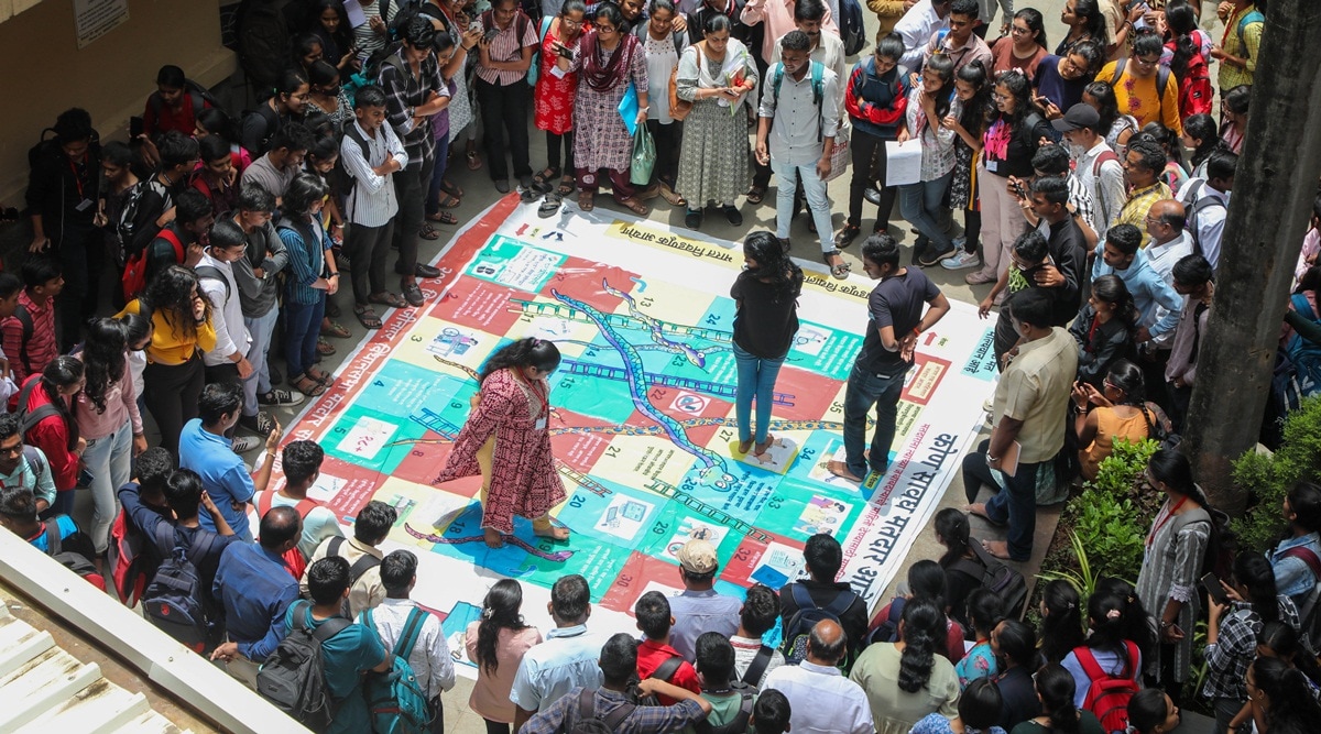 Students queue up for voter registration drive | Pune News - The Indian ...