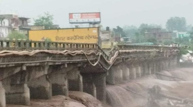 Day after Baddi bridge collapse : Restrict movement of commercial ...