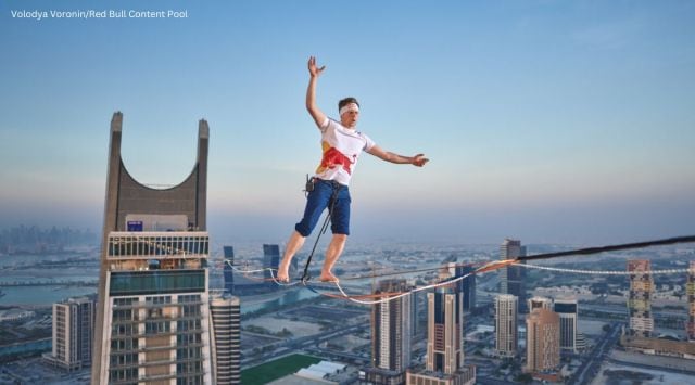 Athlete walks on slackline at height of over 195 metres, breaks world ...