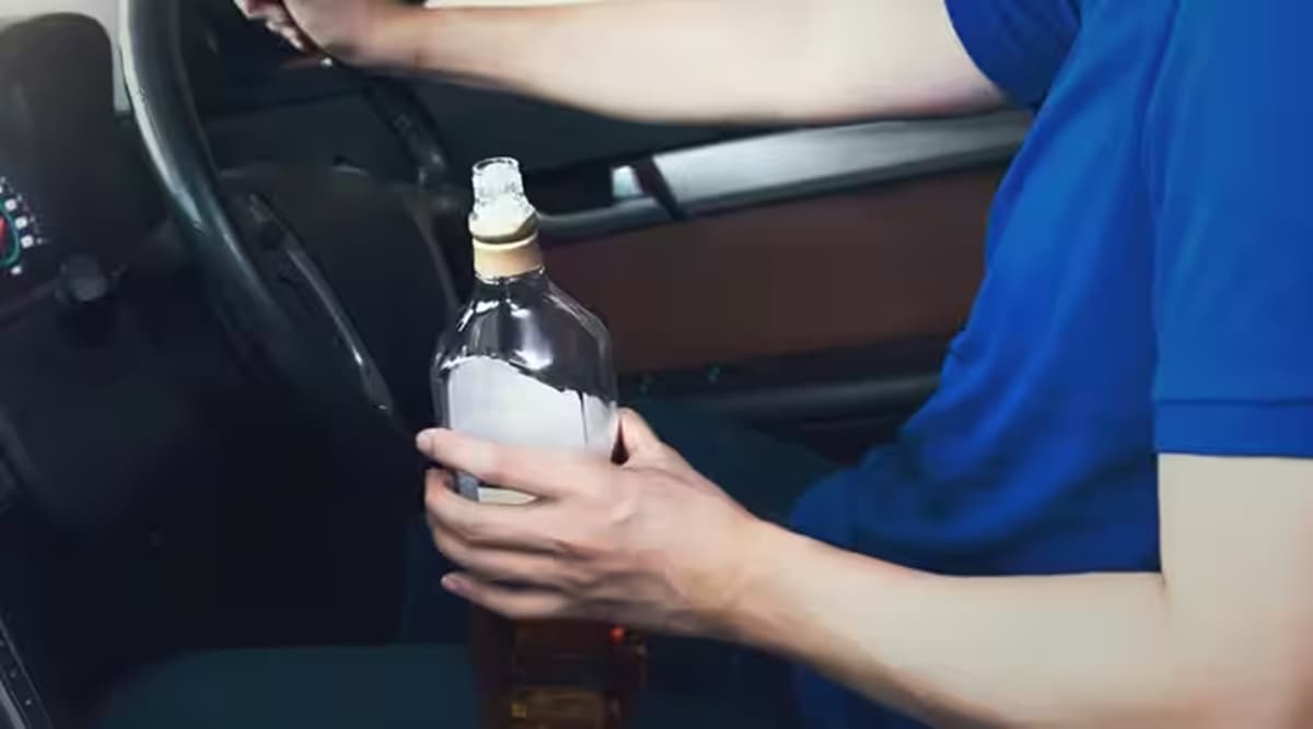 3 ‘bootleggers’ held with 1,004 liquor bottles in high-speed car chase ...