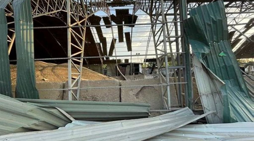 Russia hits Ukrainian grain depots again as a foreign ship tries out ...