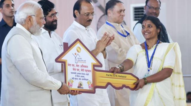 After getting keys of dream flat from PM Narendra Modi, beneficiaries ...