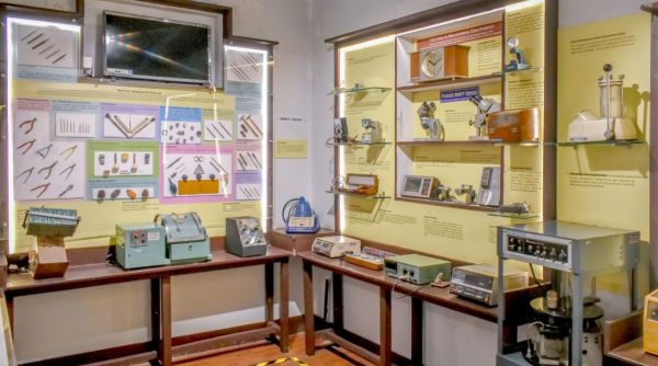 Know Your City: Souvenirs of a bygone era tick away on display shelves ...