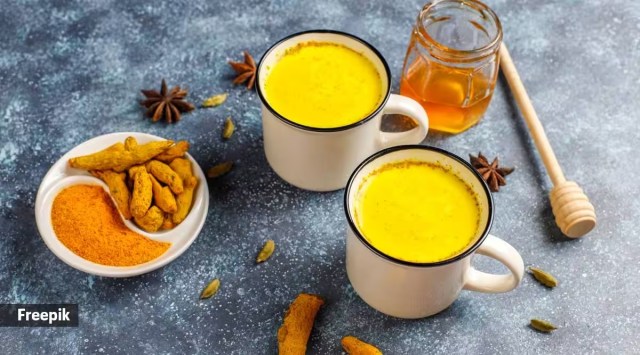 Haldi milk vs turmeric water: Which is better? | Food-wine News - The ...