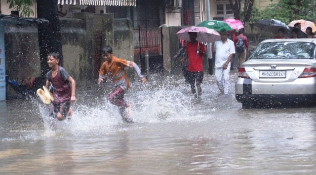 Light to moderate rain forecast in Mumbai, neighbouring districts today ...
