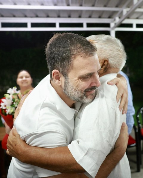 Rahul Gandhi meets RJD supremo Lalu Prasad, hours after SC stay on his ... Rahul Gandhi meets RJD supremo Lalu Prasad, hours after SC stay on his ...