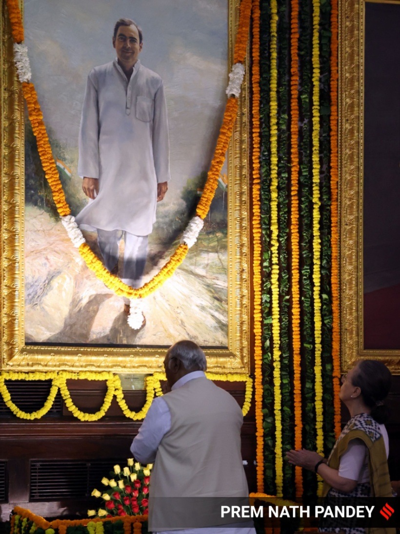 Watch | Rahul Gandhi pays tribute to father Rajiv on banks of Pangong ...