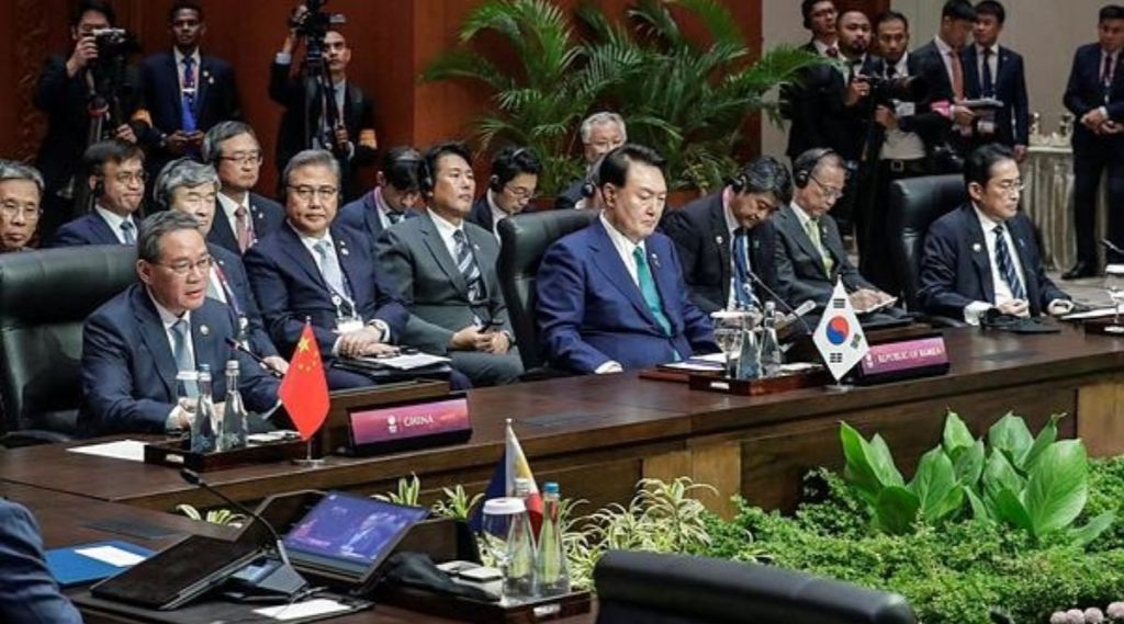 China warns against ‘new Cold War’ at ASEAN summit | World News - The ...