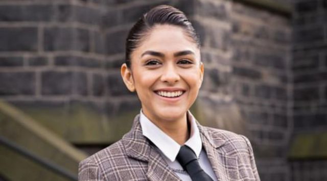 Mrunal Thakur doesn’t believe that an actor who is seen more, sells ...