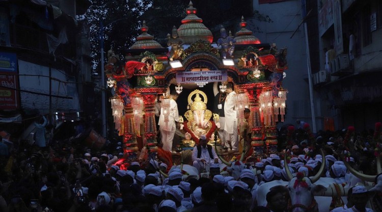 Ganesh Visarjan 2023 Highlights: Shrimant Dagdusheth Halwai Ganesh Mandal idol immersed at a ...