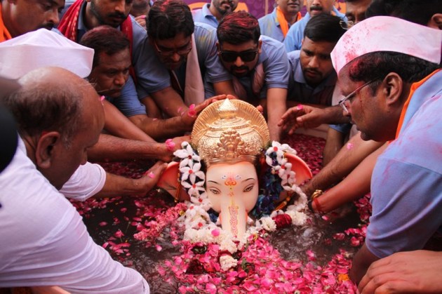 Ganesh Visarjan 2023: Devotees bid adieu to Bappa | Lifestyle Gallery News - The Indian Express