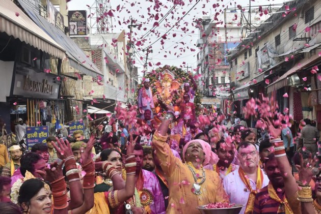 Ganesh Visarjan 2023: Devotees bid adieu to Bappa | Lifestyle Gallery News - The Indian Express