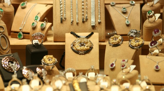 FBI busts gang involved in armed robbery of Indian jewellery stores in ...