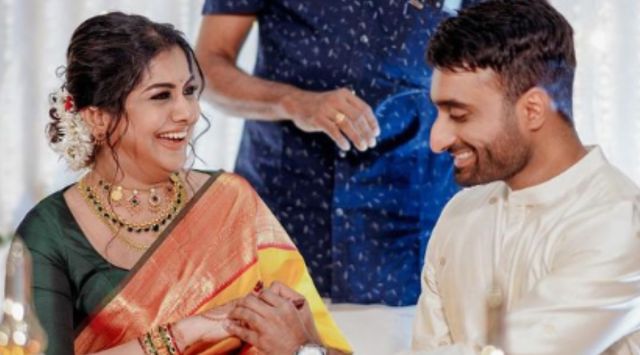 Meera Nandan gets engaged to Sreeju, see beautiful photos | Malayalam ...
