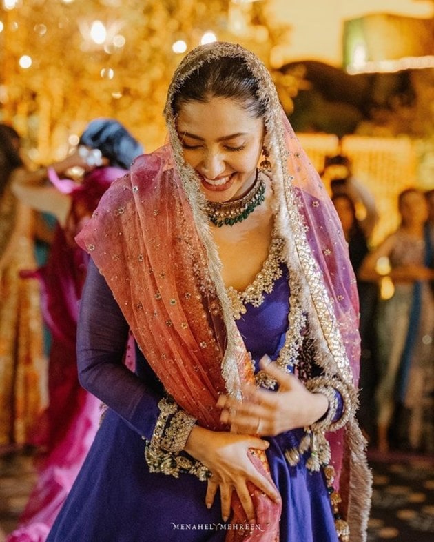 Mahira Khan Glows At Her Colourful Mehndi Celebration Entertainment