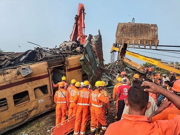 Passenger trains’ collision in Andhra leaves 14 dead, several injured | India News News - The ...