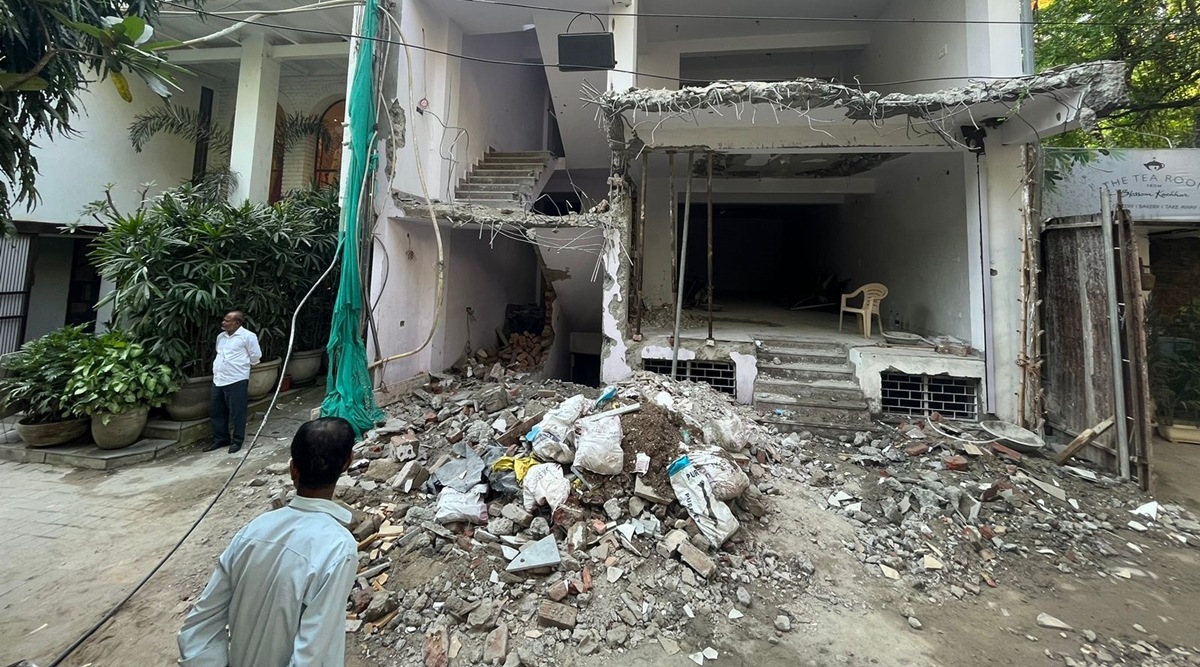 Building coming up near monument: AAP, BJP point fingers over illegal ...