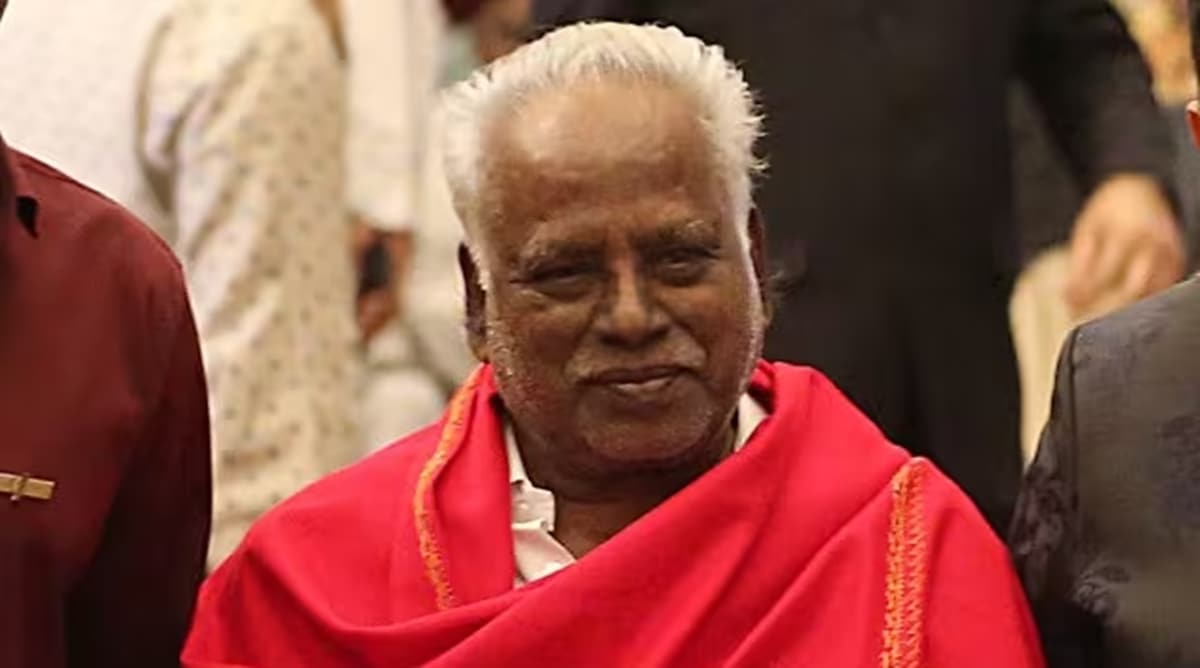 Bangaru Adigalar (1941-2023): The godman who brought women into ...