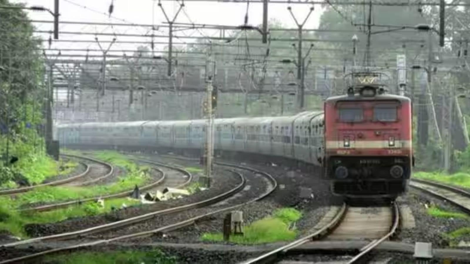 Stones pelted at Bandra-Jaipur superfast train in Gujarat’s Navsari ...