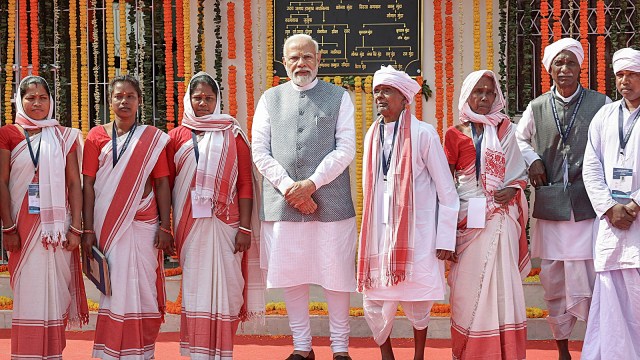 In Jharkhand, PM Modi pays tribute to tribal icon Birsa Munda, unveils ...