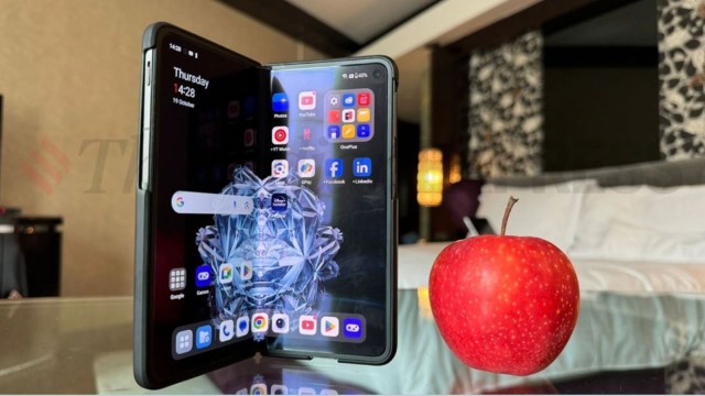 OnePlus Open supports stylus on both inner and outer displays