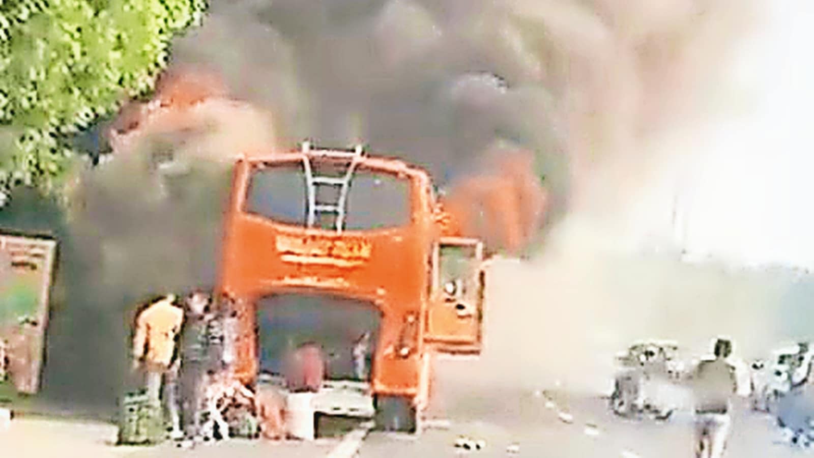 Bihar-bound bus catches fire on Noida expressway, passengers jump off ...