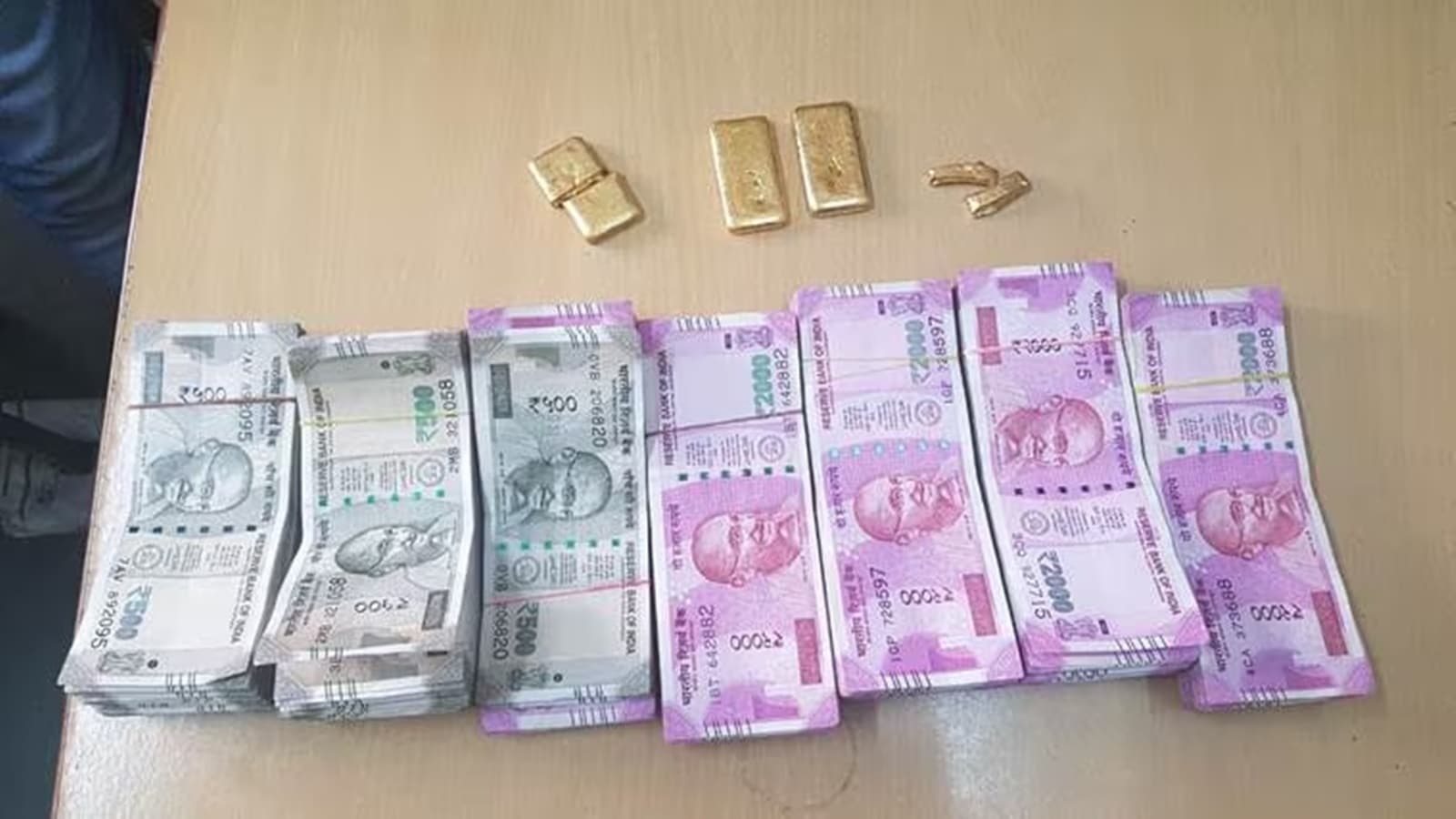 Help makes off with Rs 10 lakh, 500 gm gold | Chandigarh News - The ...