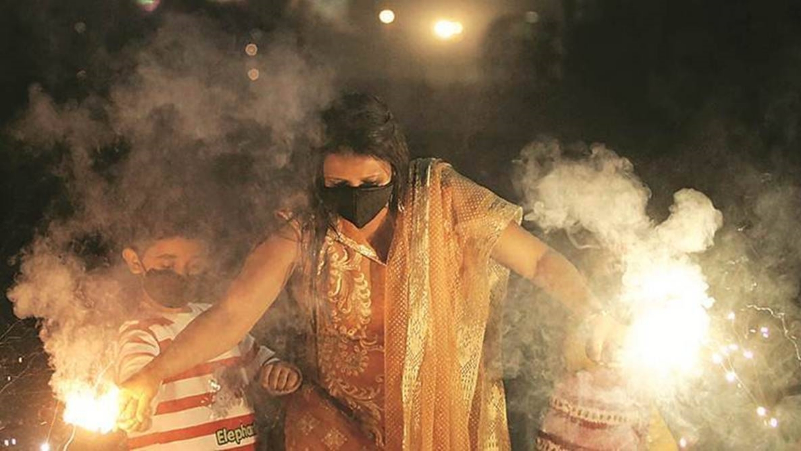 Capital’s roads choked by Diwali eve traffic | Delhi News - The Indian ...